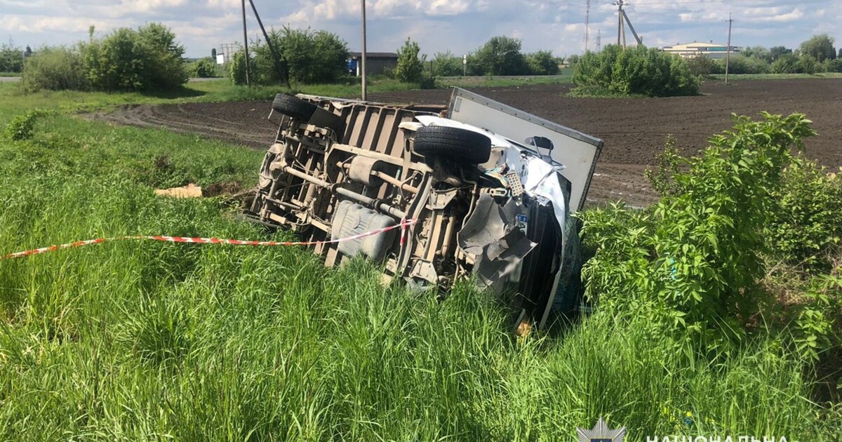 Зіткнулися Audi та Sprinter: Закарпатець опинився у лікарні після ДТП ...